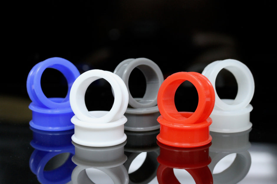 Silicone Plugs and Tunnels – Two Feather Plugs