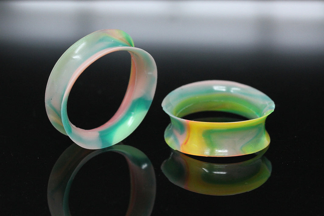 Silicone Plugs and Tunnels – Two Feather Plugs
