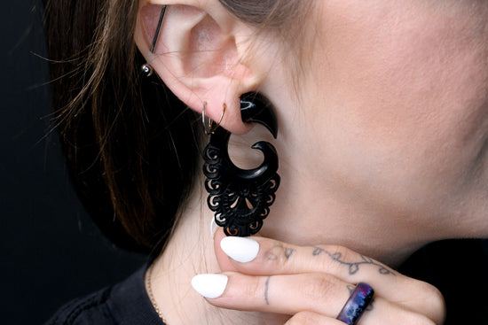 Horn Stretched Plug Earrings (Pair) - B035 – Two Feather Plugs