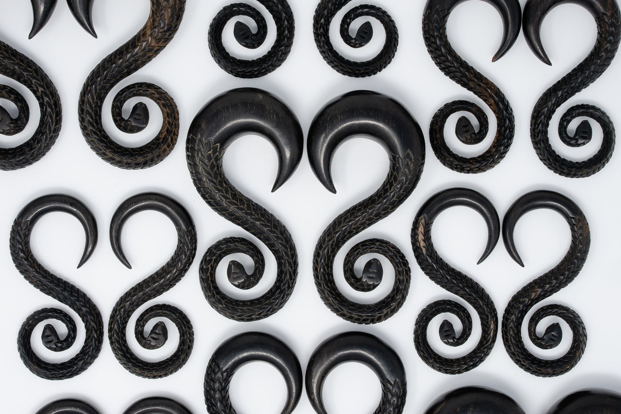 Black Serpent Plug Stretch Hangers (Pair) - F001 – Two Feather Plugs