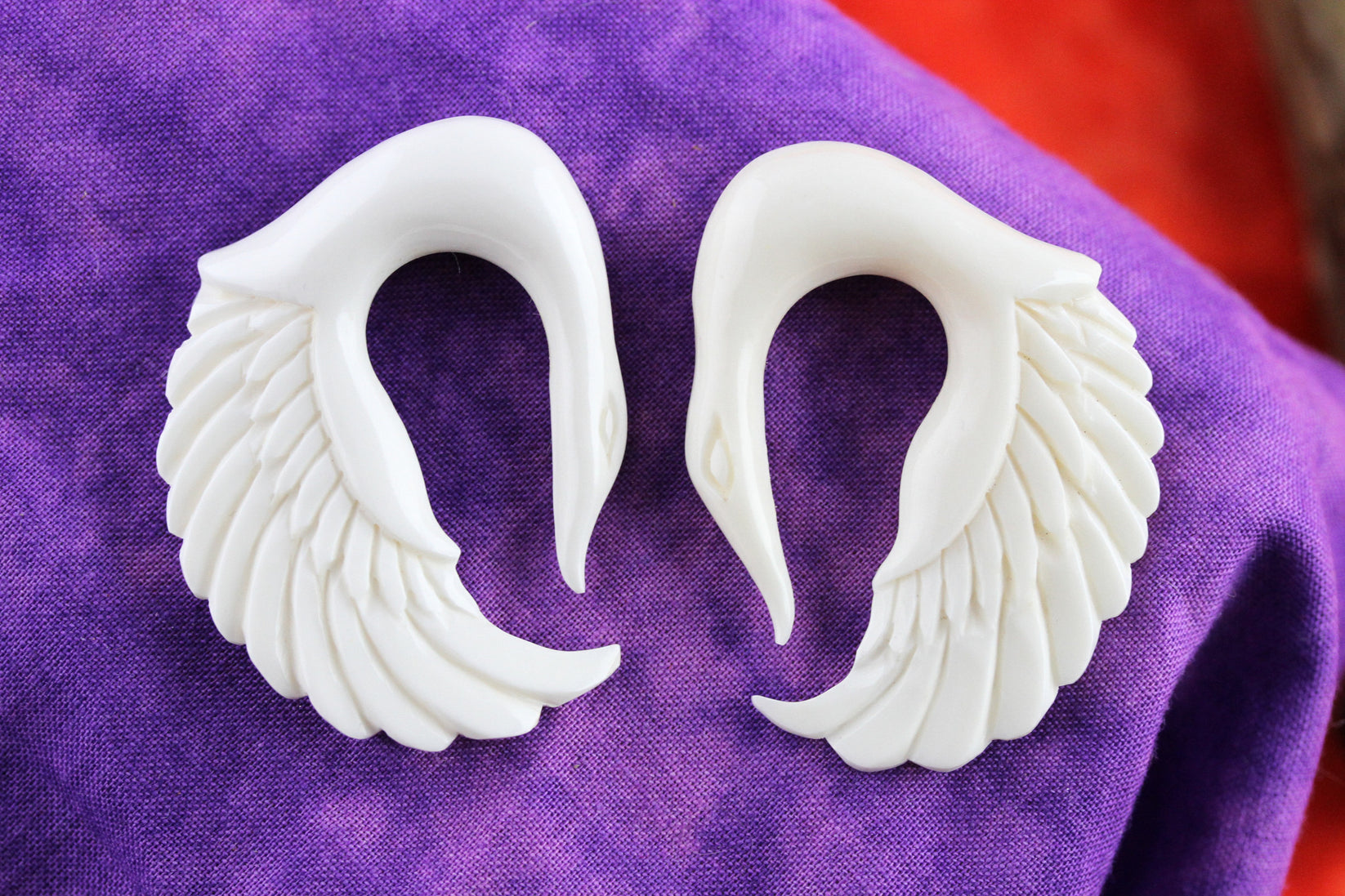 White Swan Bone Carved Hangers (Pair) - C045 – Two Feather Plugs